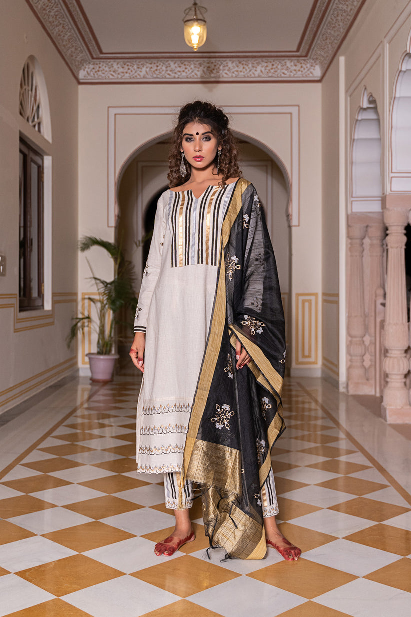 MONOCHROME BLOCKED SUIT – thehomeaffairjaipur